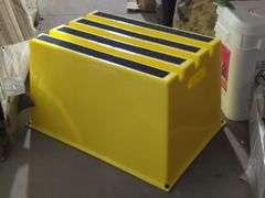 Yellow Step Stand Stool (13"×18"×12") - Kraft Auction Service, LLC