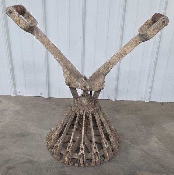 (AC) Steel Pail Closing Tool - Kraft Auction Service, LLC
