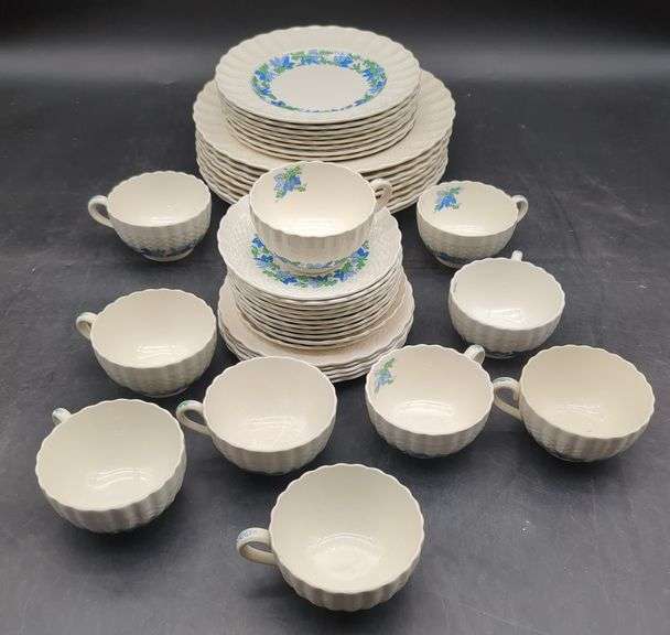 (H) Copeland Spode Valencia chinaware includes plates, saucers and more ...