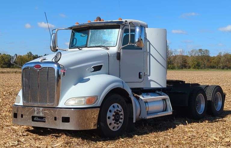 (AY) 2014 Peterbilt 384 Semi-Truck - Kraft Auction Service, LLC