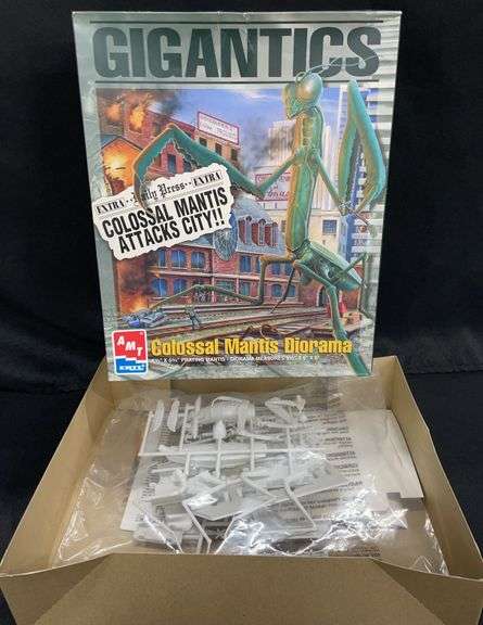 (AN) AMT Gigantics: Colossal Mantis Diorama Model Kit - Kraft Auction ...
