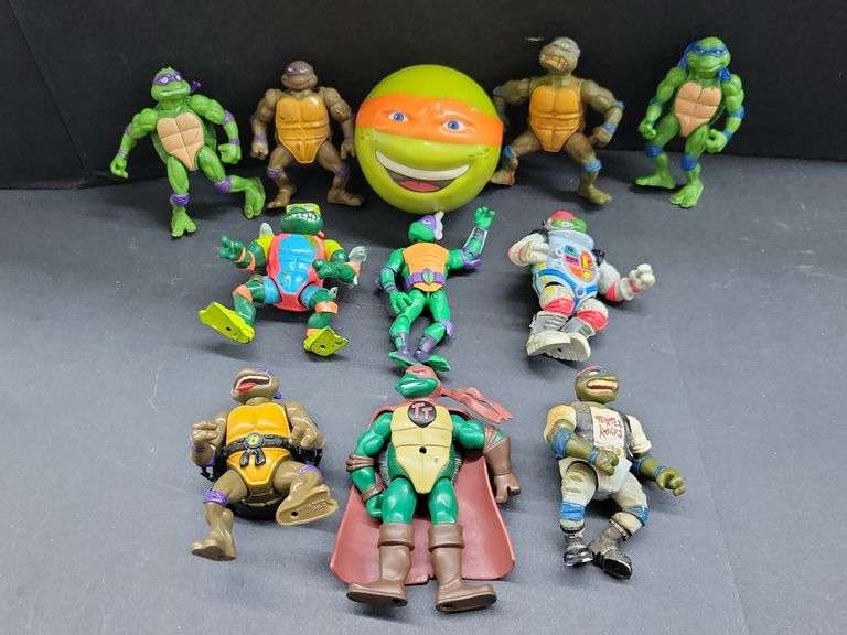 (AX) Teenage Mutant Ninja Turtles Action Figures And A Stress Ball ...