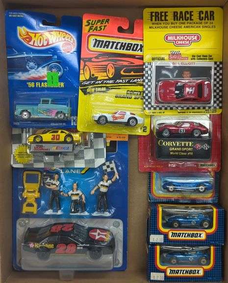 Hot Wheel 1956 Flash Sider Die Cast 1/64 Scale & - Kraft Auction ...
