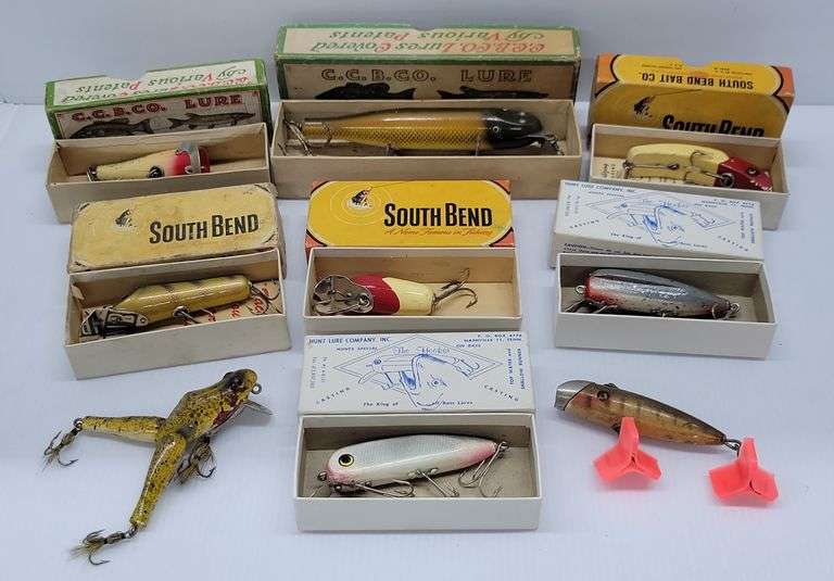 (Z) 9 Vintage Fishing Lures Includes South Bend Bait Co. And More ...
