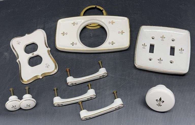 (J) Vintage Bathroom Vanity Set - Kraft Auction Service, LLC