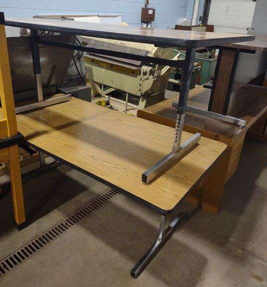 Vinyl Top Tables - Kraft Auction Service, LLC