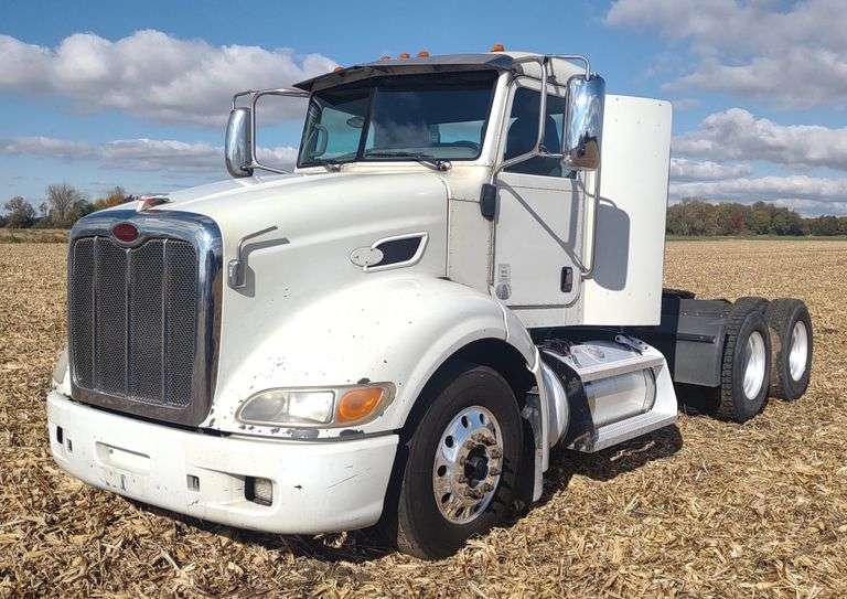 (AY) 2014 Peterbilt 384 Semi-Truck - Kraft Auction Service, LLC