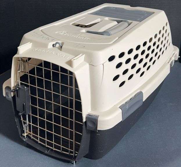 (AA) Petmate Small Animal Kennel Cab Carrier - Kraft Auction Service, LLC