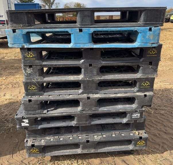(BO) (10) Storage Plastic Black Pallets - Kraft Auction Service, LLC