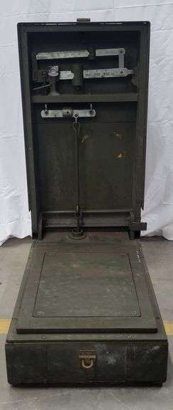 (Y) Vintage Military Field Scale - Kraft Auction Service, LLC