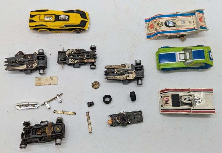 (F) Slot car parts for four cars. - Kraft Auction Service, LLC
