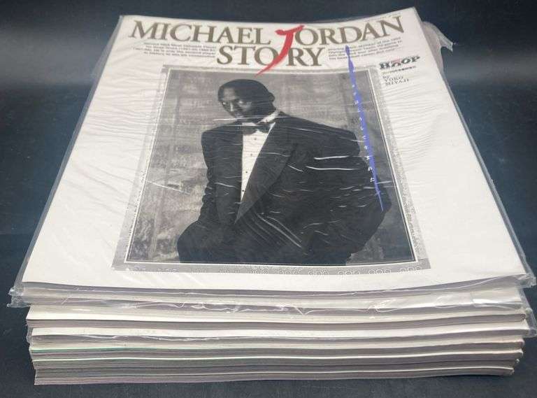 (J) Michael Jordan story Hoops Japanese magazine bidding times the ...
