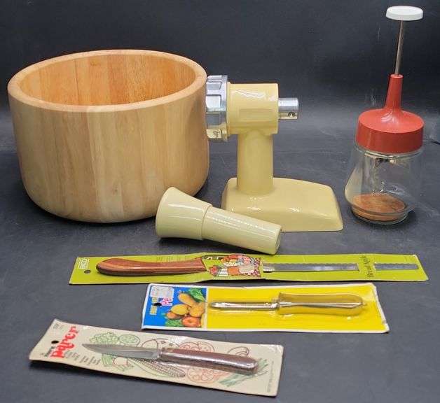 (P) Vintage Kitchenware - Kraft Auction Service, LLC