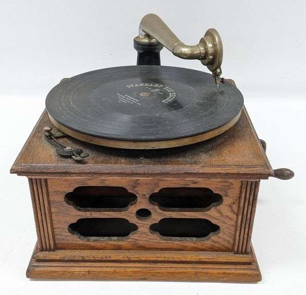 Standard Talking Machine Model B Disc Phonograph - Kraft Auction ...
