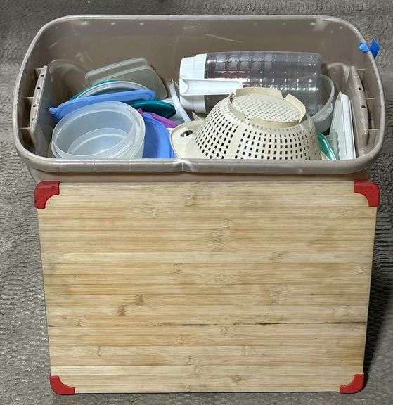 (AA) Lot: Assorted Tupperware & Wood Cutting Board - Kraft Auction ...