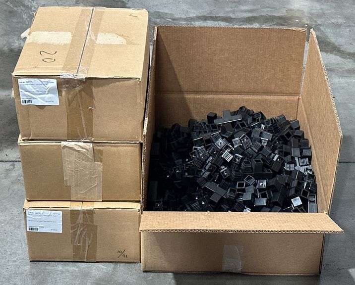 80/20 Inc. Extrusion Quick Frame Connectors - Kraft Auction Service, LLC