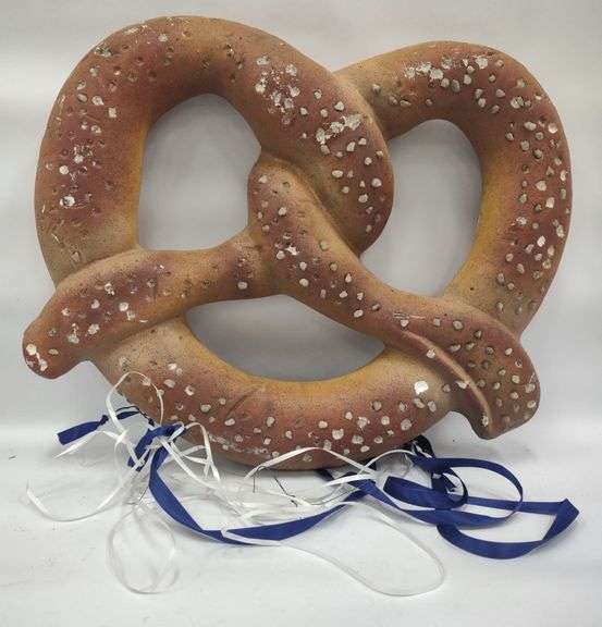 J&J Snack Super Baked Hard Foam Pretzel Prop (22"×20") - Kraft Auction ...