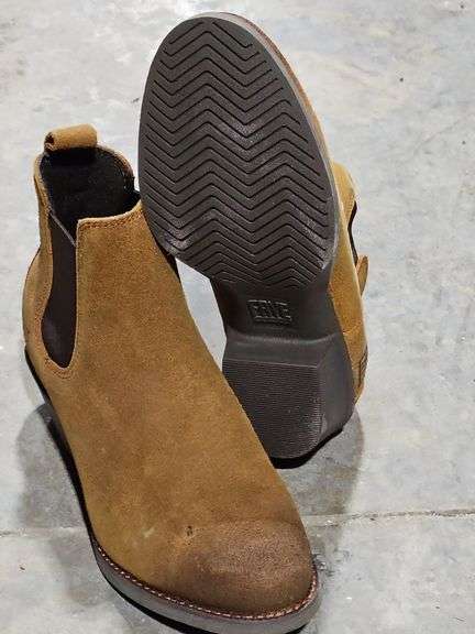 Frye Chelsea Boot. - Kraft Auction Service, LLC
