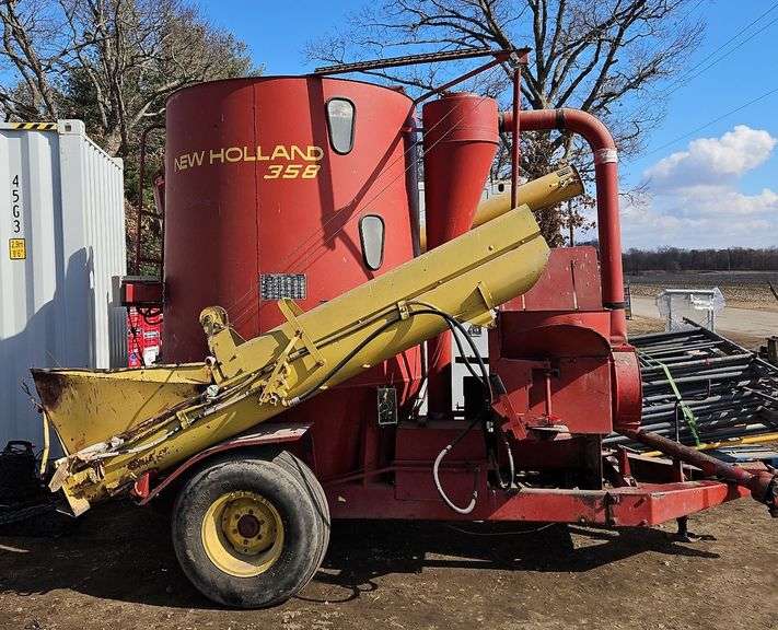 (AE) New Holland Model 358 Feed Grinder - Kraft Auction Service, LLC