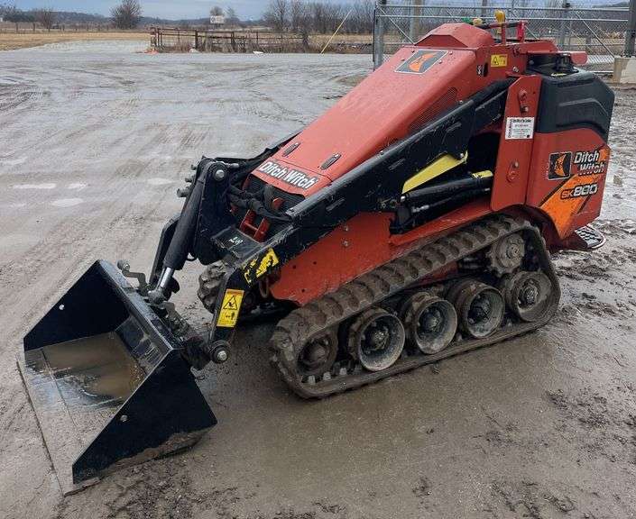 2019 Ditch Witch SK800 Mini Skid Steer - Kraft Auction Service, LLC