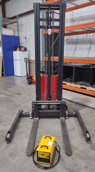 Dayton 12V Power Lift Pallet Stacker (Model 5RRZ6) (Capacity: 2200 lbs ...