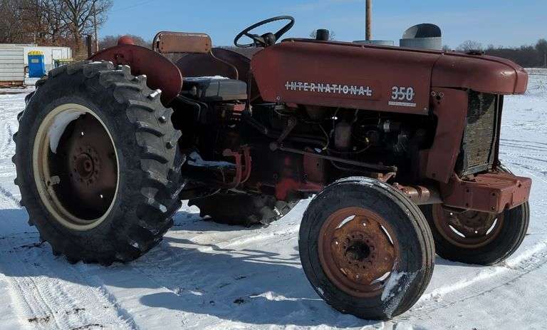 (T) 1958 International 350 Utility Tractor - Kraft Auction Service, LLC