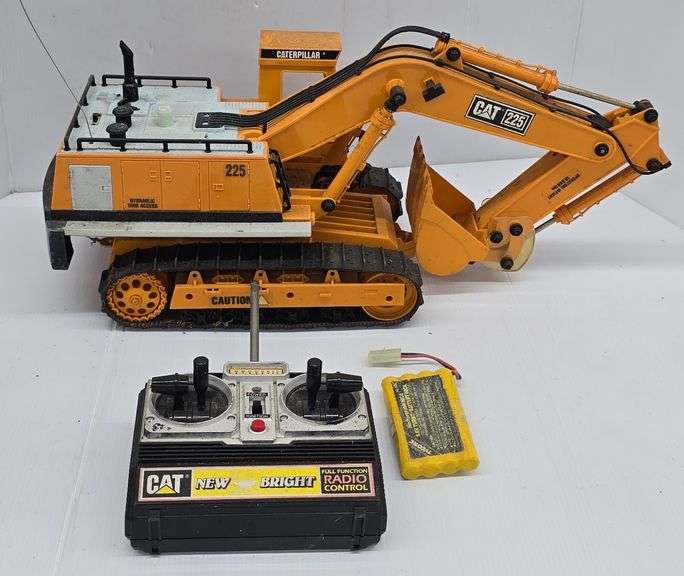 Remote Controlled Caterpillar 225 Excavator - Kraft Auction Service, LLC