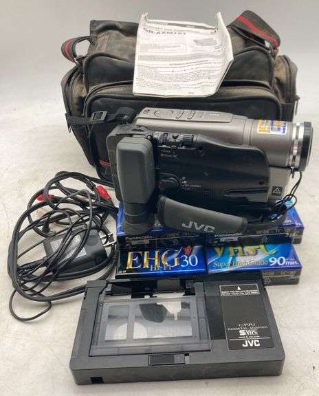 (F) JVC Compact VHS Camcorder GR-AXM151 w bag, plug ins, 7 VHS-C tapes ...