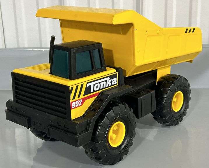 (AA) Tonka Steel 952 Mighty Dump Truck - Kraft Auction Service, LLC