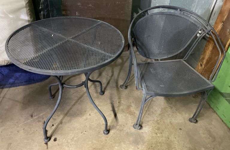 (F) Vintage Metal Table Diameter 28” Height 29” with 2 Chairs 30 ...