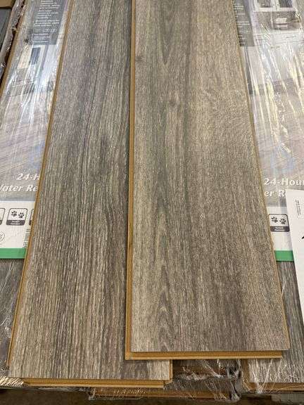 Traffic Master Silverton Oak Laminate Flooring - Kraft Auction Service, LLC