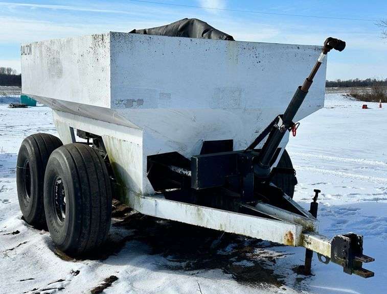 (T) Dalton 500 Mobility Walking Dry Fertilizer Spreader - Kraft Auction ...