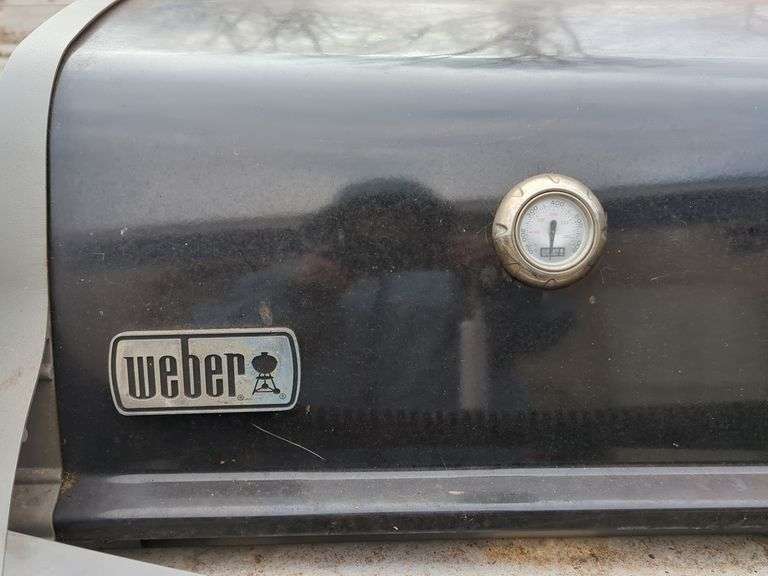 (P) Weber Spirit Grill. W/ Cover. 3 Burners plus Side Burner. Propane ...