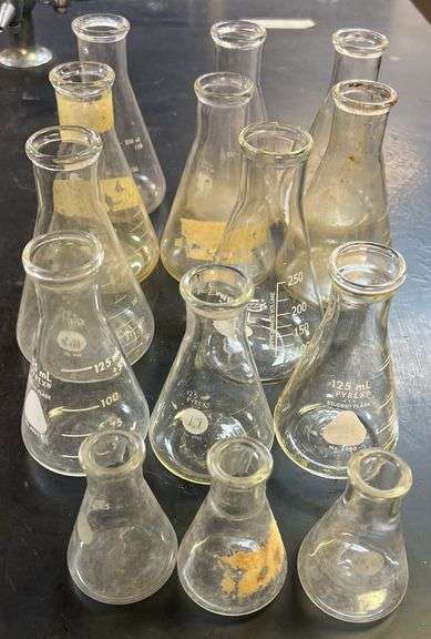 Pyrex And VWR Borosilicate Glass Erlenmeyer Flasks. - Kraft Auction ...