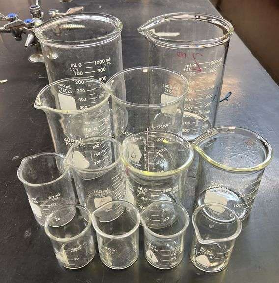 Pyrex Borosilicate Glass Beakers Of Varying Sizes. - Kraft Auction ...