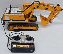 Battery Operated Remote Controlled Cat 245D Excavator - Kraft Auction ...