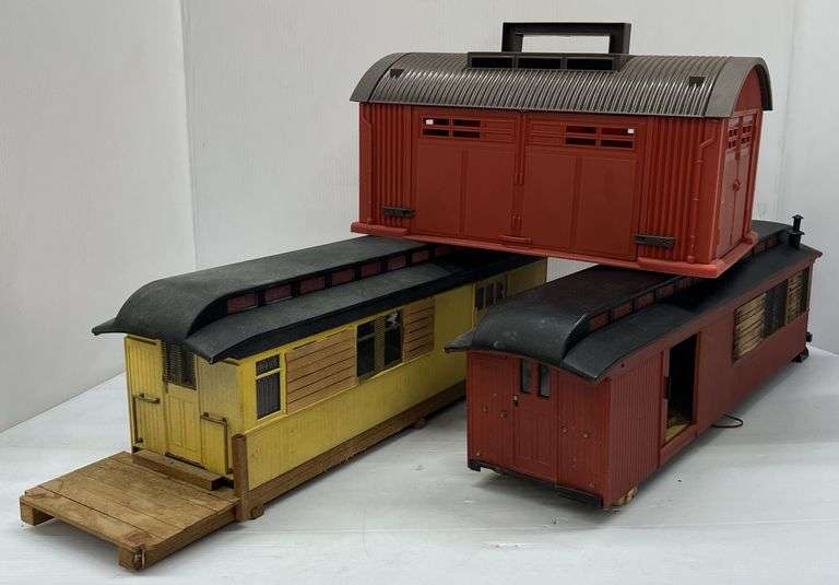 (II) Newray Carrying Barn Plastic Toy And Custom Model Train Cars ...