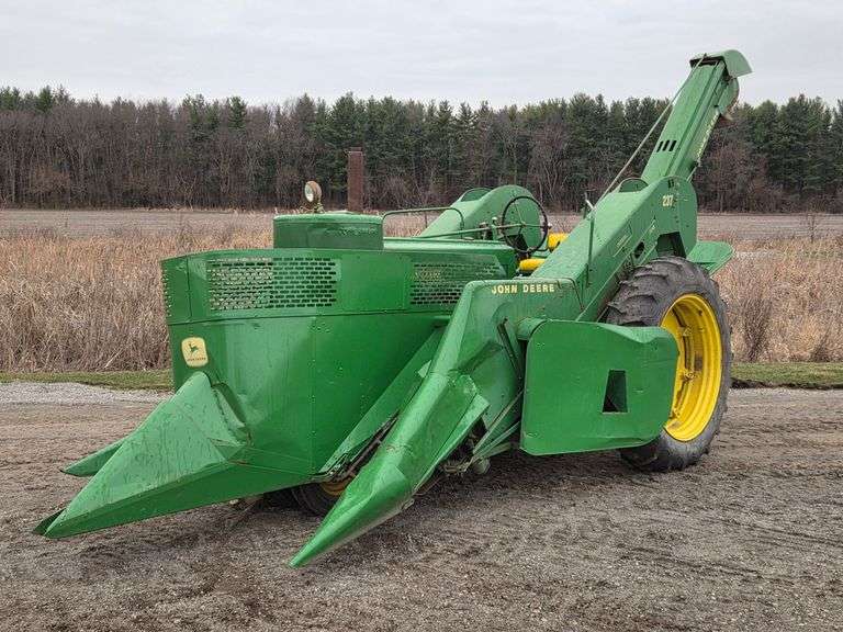 1953 John Deere 60 with 227 Mounted Corn Picker - Kraft Auction Service ...