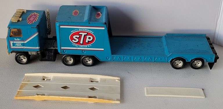 ERTL Richard Petty STP Semi And Trailer Toy Truck - Kraft Auction ...