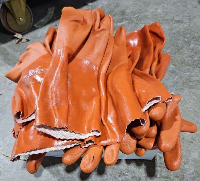 Showa Atlas Rubber Gloves. - Kraft Auction Service, LLC