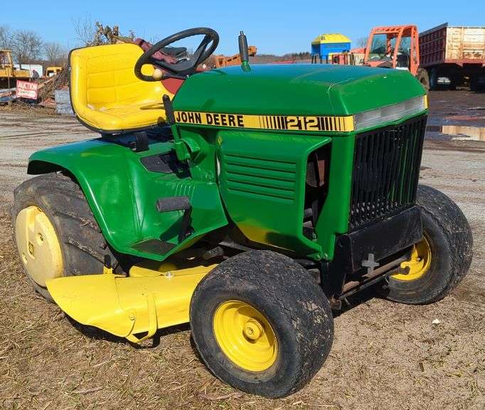 (AL) John Deere 212 Riding Lawn Mower - Kraft Auction Service, LLC