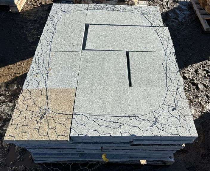 Pallet: 1.5" Bluestone Patio Kit - Kraft Auction Service, LLC