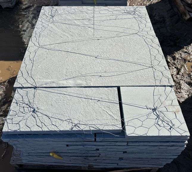 Pallet: 1.5" Bluestone Patio Kit - Kraft Auction Service, LLC
