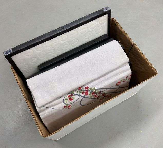 (D) Table Cloth & Display Cases. - Kraft Auction Service, LLC