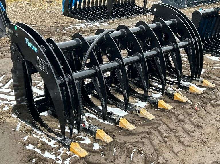 2025 FUTURE 72" Quick Attach Grapple - Kraft Auction Service, LLC