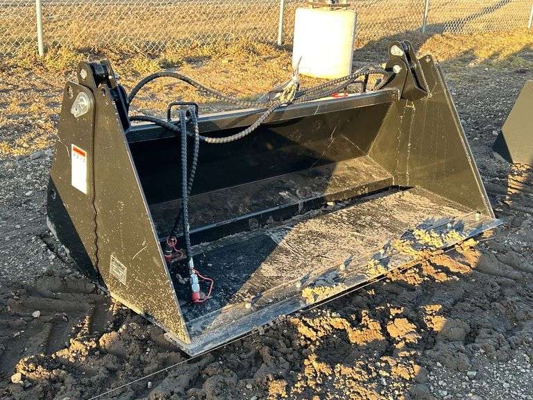2024 TOPCAT 72” 4-in-1 Quick Attach Bucket - Kraft Auction Service, LLC