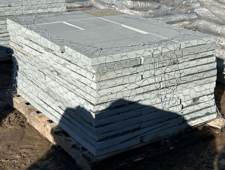 Pallet: 1.5" Bluestone Patio Kit - Kraft Auction Service, LLC