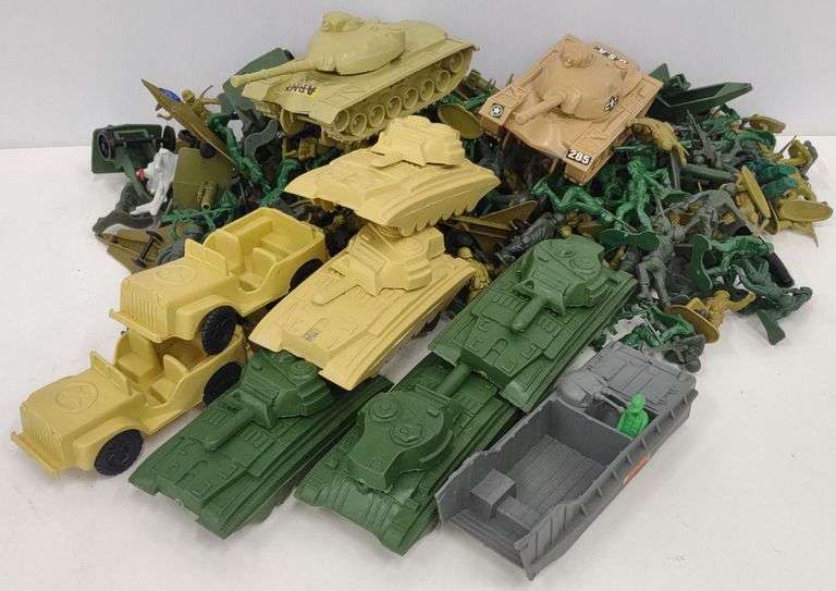 (CJD) Unbranded Toy Army Men & Tanks - Kraft Auction Service, LLC