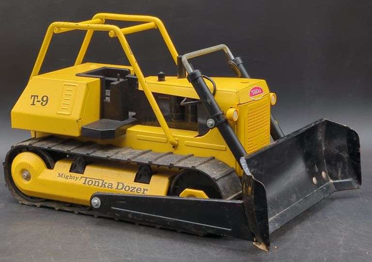 (PQ) Mighty Tonka Dozer. T-9. 17 x 12 x 10 Inch - Kraft Auction Service ...
