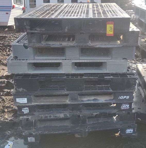 (AJ) Plastic Pallets *(Bidding 1xqty)* - Kraft Auction Service, LLC